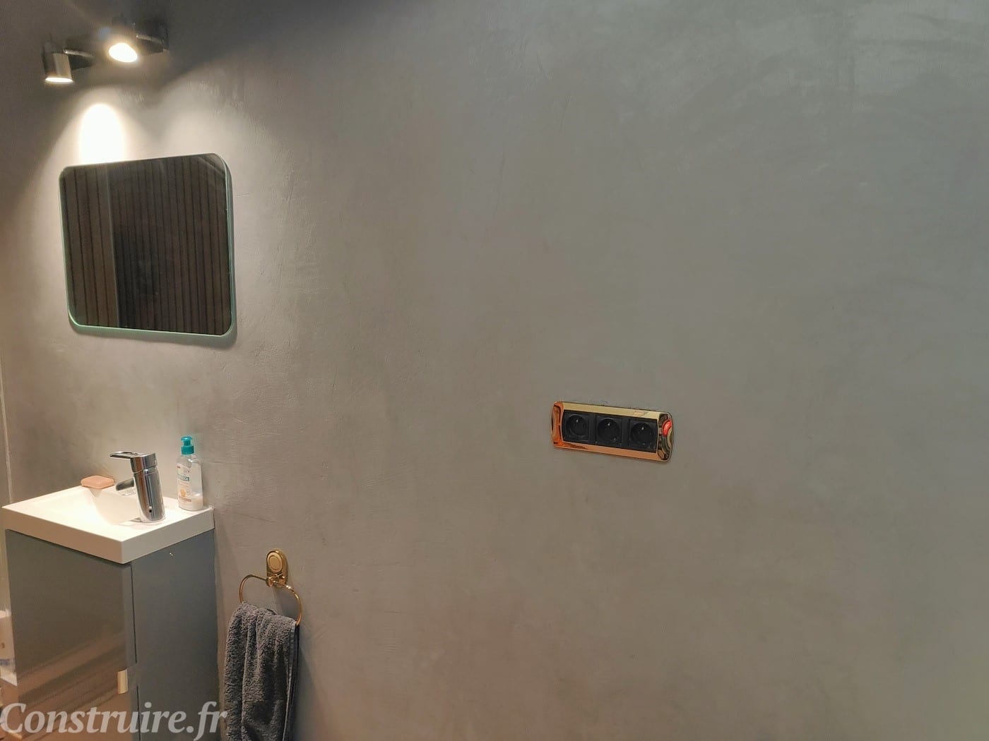 Béton ciré mural, une solution miracle ? Test Maison Etanche ...